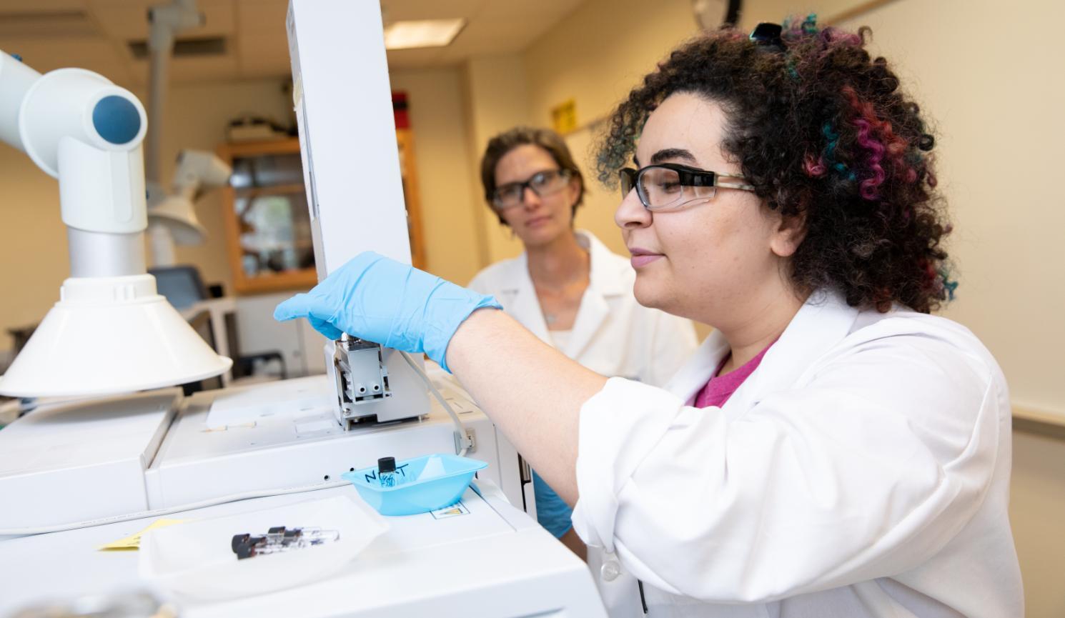 Science grads at lab analyzing Covid-19 tests - Longwood University