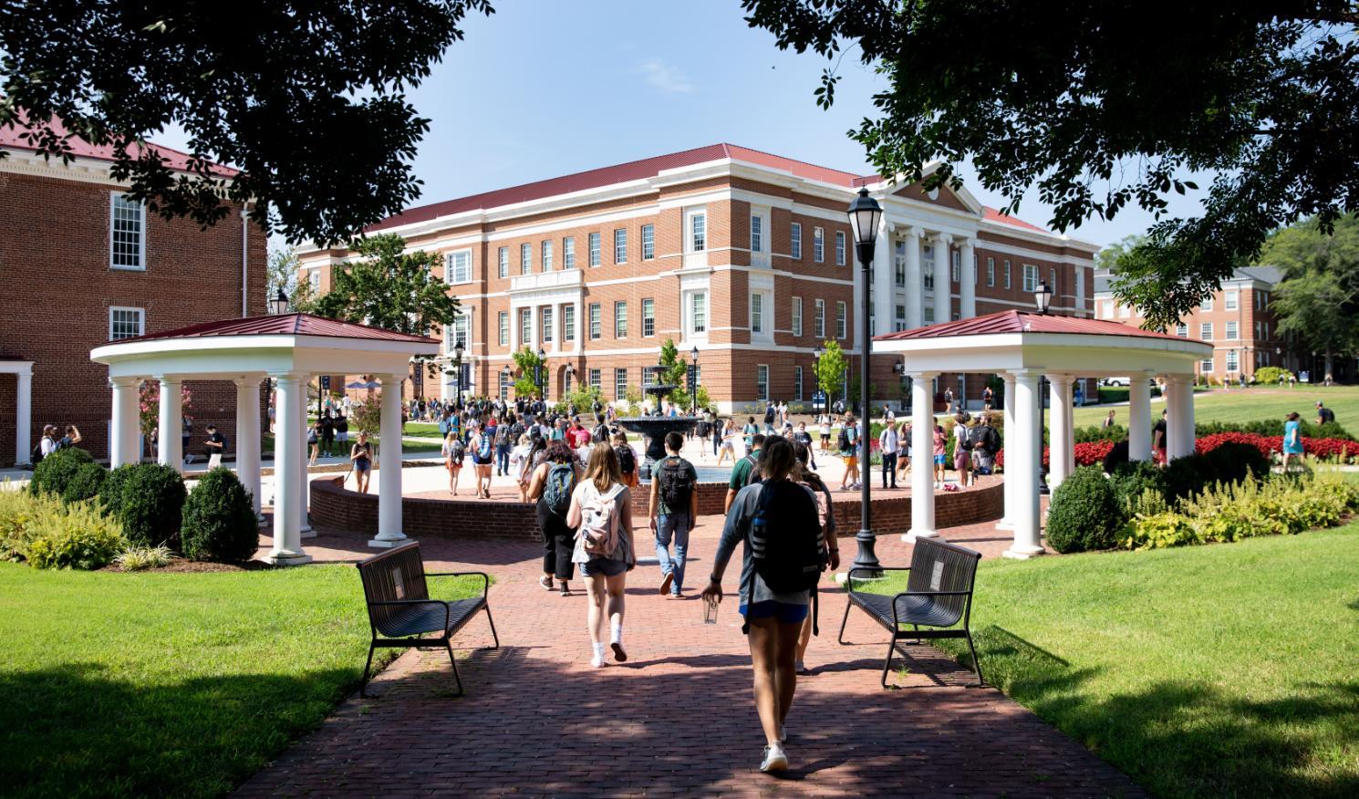 Welcome class of 2026 to campus - Longwood University